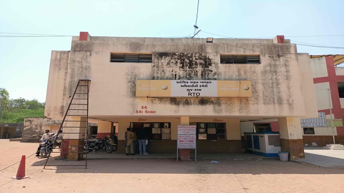 ભુજ RTO દ્વારા કબ્જે કરાયેલા વાહનોનો ટેક્સ ભરપાઈ ન થતા હવે હરાજી ...